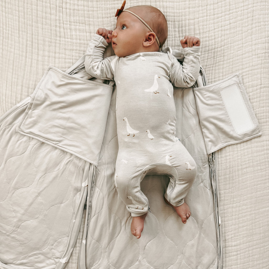 How Does a Velcro Swaddle Work? | gunamuna